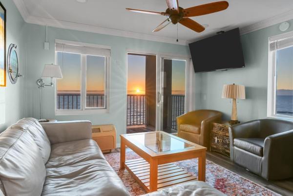 Oceanfront Beach Condo, Pool, Gym, Fishing Surfing - Virginia Beach, VA