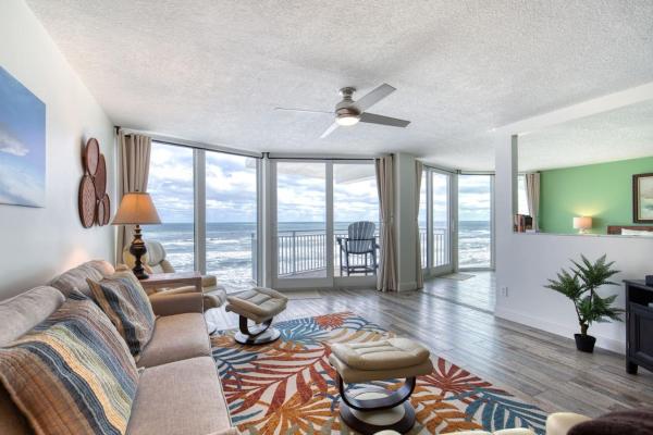 Oceanfront Condo, Pool, Gym, Private Balcony - Daytona Beach, FL