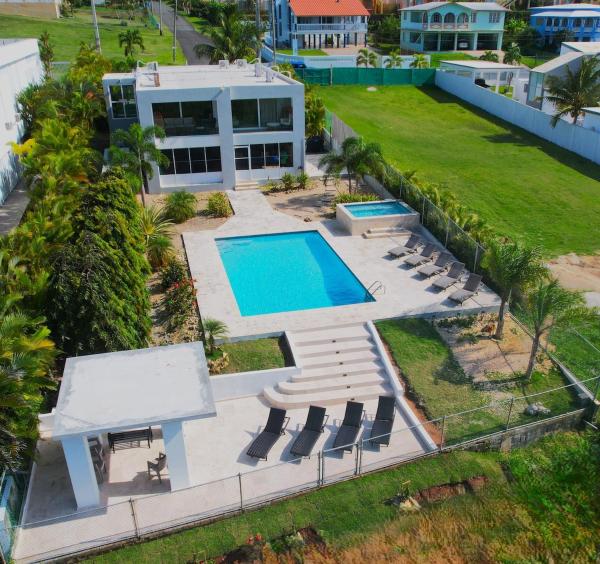 Oceanfront W Pool, Hot Tub, Covered Viewing Patio - Barceloneta