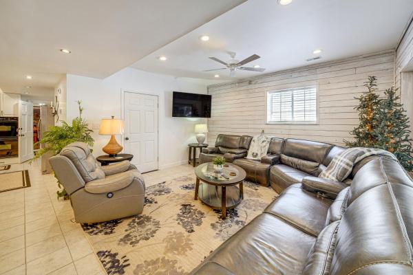 Pool Table + Private Porch: Peaceful Apt In Belle - Charleston, WV