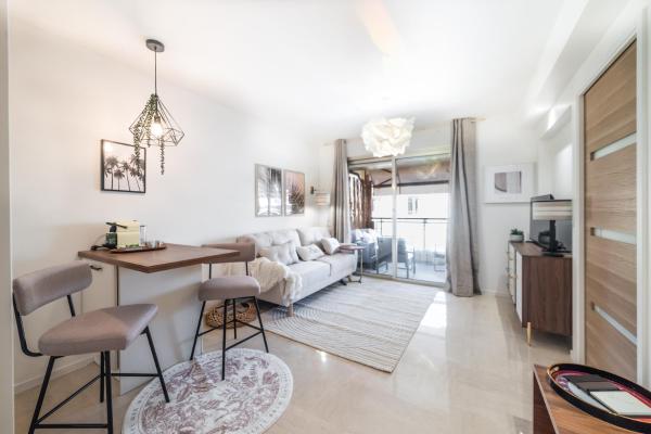 Le Charme Yourhosthelper - Cannes