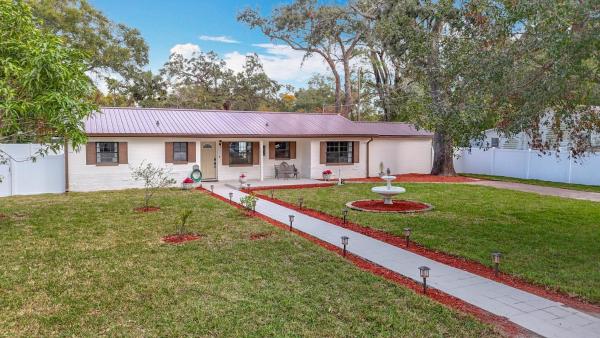 Poolside Paradise With Basketball Court - Tampa, FL