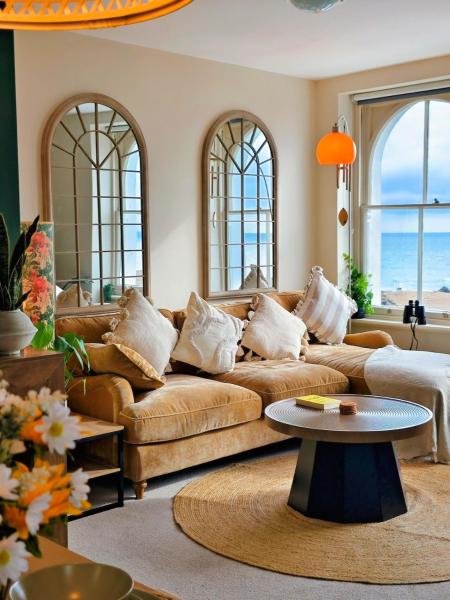 Ocean Whisper - 2 Bedroom Sea Front Apartment - Folkestone