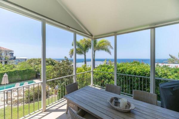 Luxe Beach House At Sunshine - Noosa Heads