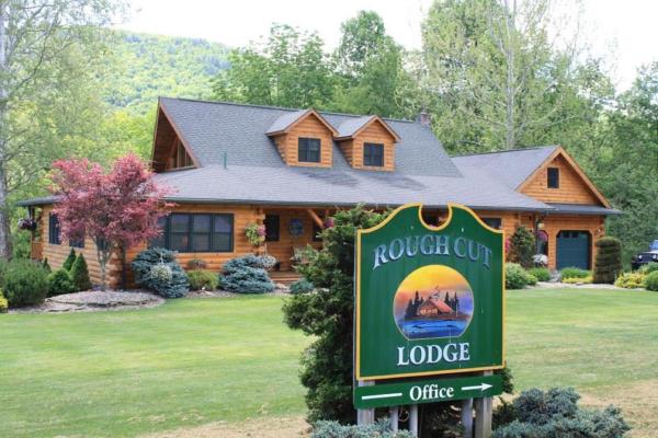 Rough Cut Lodge - Suite 1 With Balcony And Hot Tub - Pennsylvania