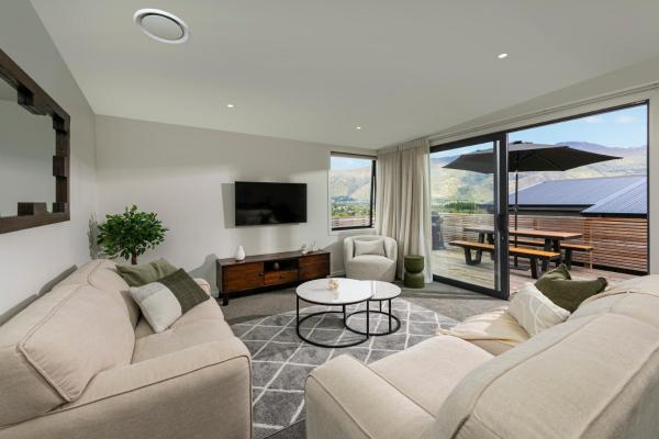 Modern Wanaka Home With Lake & Mountain Views - Wanaka
