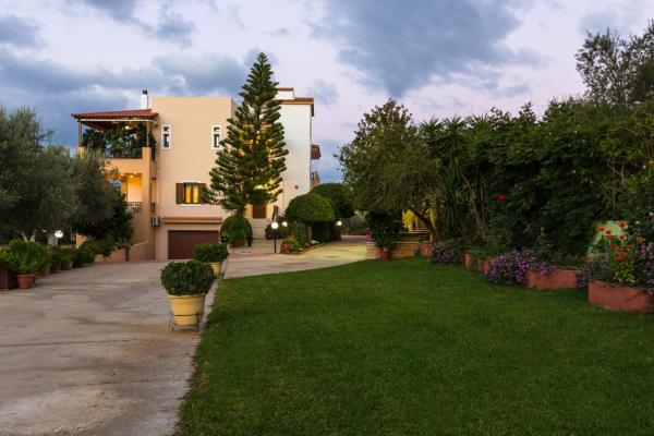 New Small 3 Apartmentcomplex In Village Of Prin S Near Rethymnon Nw Coast - Crète