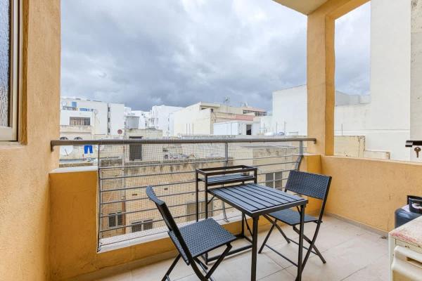 Lovely 2bed Apartment Near Balluta Bay & Cafes - Málta