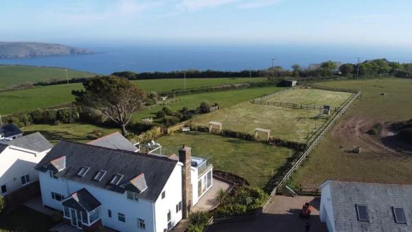 Devon House Hot Tub Sea Views & Family Fun - Noss Mayo