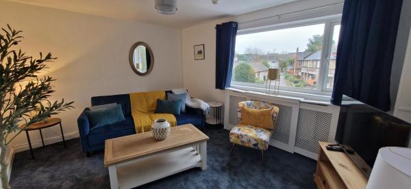 Bright & Peaceful 3-bedroom Flat In East Molesey - Hounslow