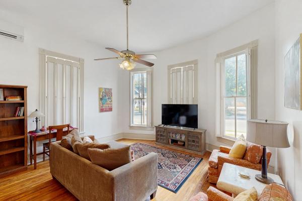 Downtown Duplex With Patio, Enclosed Backyard, Washer/dryer, Streaming, Ac, Wifi - San Antonio, TX