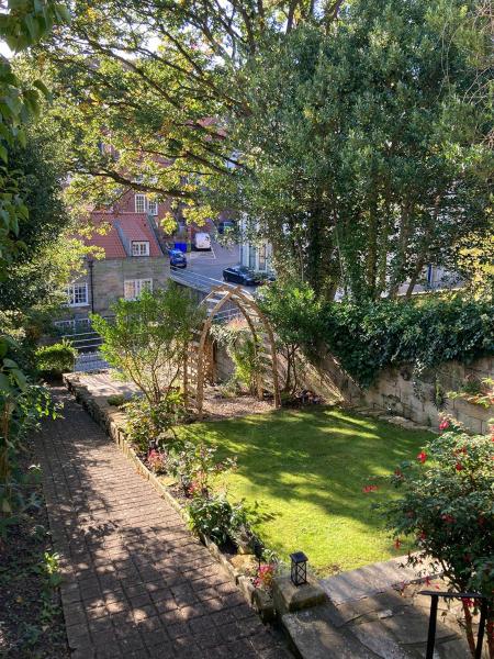 Georgian Townhouse - Garden Oasis Whitby - Robin Hood's Bay