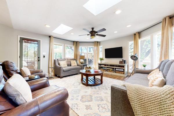 Serene Property With Two Living Spaces And Large Outdoor Space - Dog-friendly - Wimberley, TX