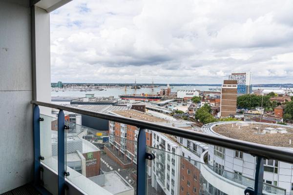 Victorious Apartment - 2 Bedroom Balcony - Portsmouth