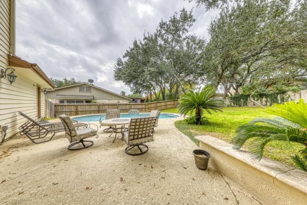 Dog-friendly Chic Home W/private Outdoor Pool, Gas Grill, & Enclosed Backyard - San Antonio, TX