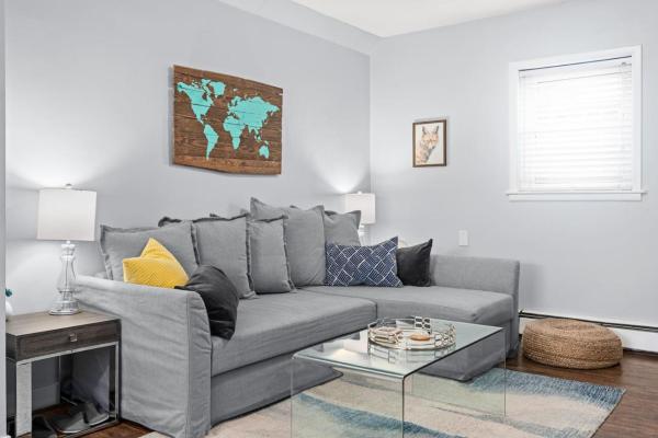 Ramsay Manor | Spacious 1br Queen Bed Inner City - Calgary