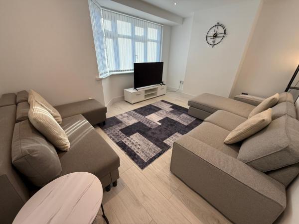 Luxury 4 Bedroom House In Harrow With Free Parking - Watford