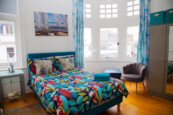 High Street 3br City Views Near Beach - Groups, Families, Contractors - Bournemouth