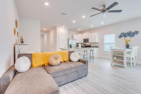 Nurse-ready Rental 2 Mi To Uwf Campus And Hospital! - Pensacola, FL