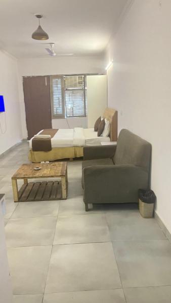 Gobravo Dev Palace & Studio Apartments Near Yashobhoomi Delhi Airport Cyber City - New Delhi Indira Gandhi Airport (DEL)