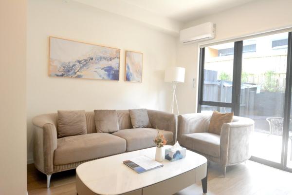 Brand New 3br Family Townhouse & 500m To Train & Gated Community &Free Parking - Auckland