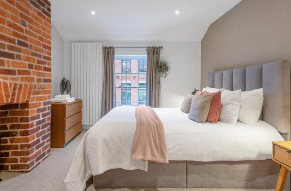 Osbourne House Pink 2 Bed, 2 And Half Bath - Birmingham City University