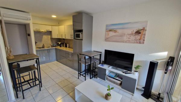Studio Cabine Climatisé Et Loggia Au Calme Avec Linge Et Parking Inclus - Agde
