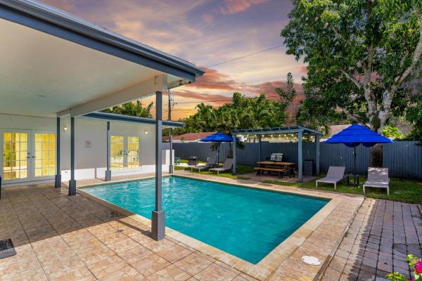 Hollywood Villa Luxury & Private Pool - Miramar, FL