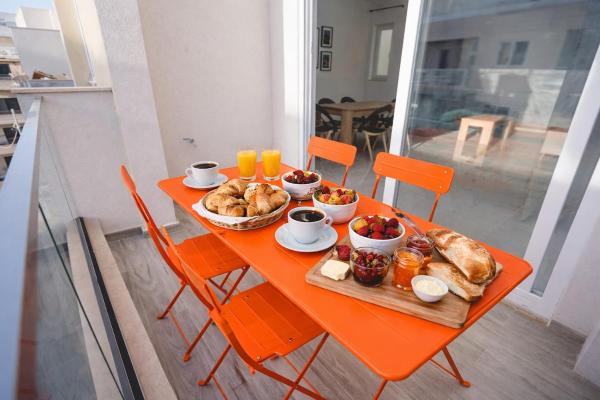3-bedroom Apartment With Comfort & Terrace - Malte