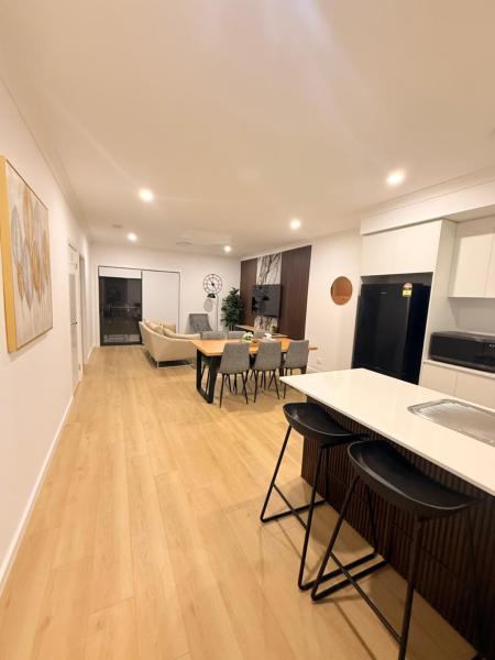 Modern 3 Bedroom Retreat In Gillieston Heights - メートランド