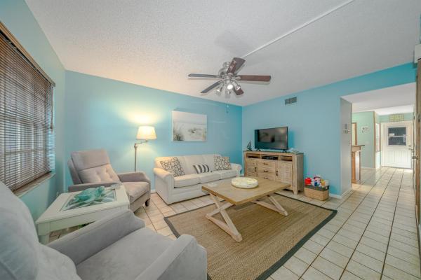 Flagler Avenue Adjacent Dog Friendly Home With Garage! Stroll To The Beach! - New Smyrna Beach, FL
