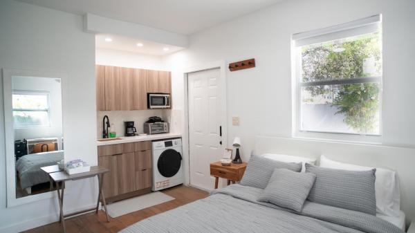 Stylish Studio Near Wynwood & Design District - Kendall, FL