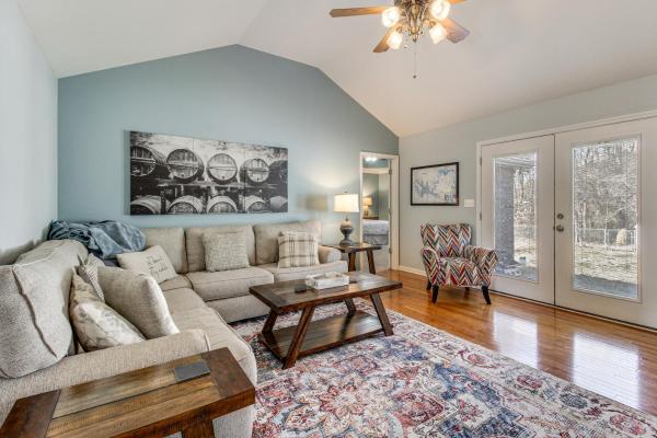 Near Tims Ford Lake Peaceful Retreat With Patio - Estill Springs, TN