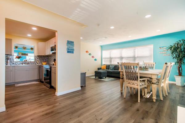 Lovely Vacation Home 1 Block From Beach & Downtown Gulfport - Gulfport, FL