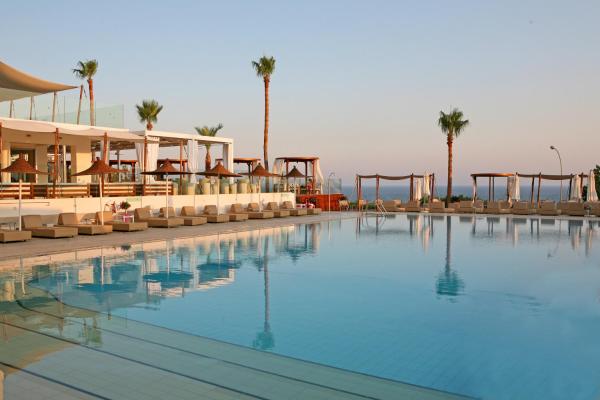 Napa Mermaid Hotel & Suites - Дериния