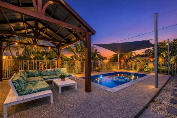 West End Townsville, Pet Friendly Pool House - Magnetic Island