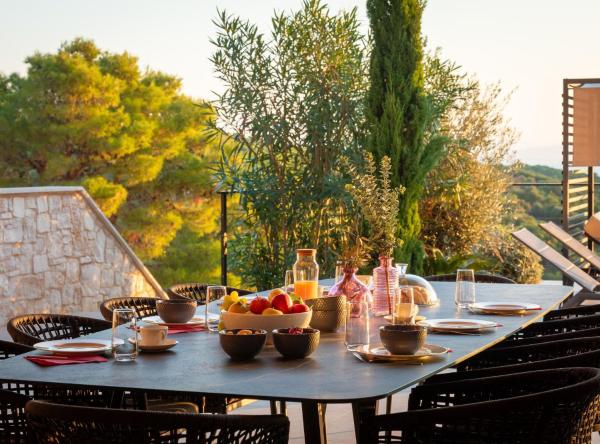 Breathtaking Villa Vis - Vis