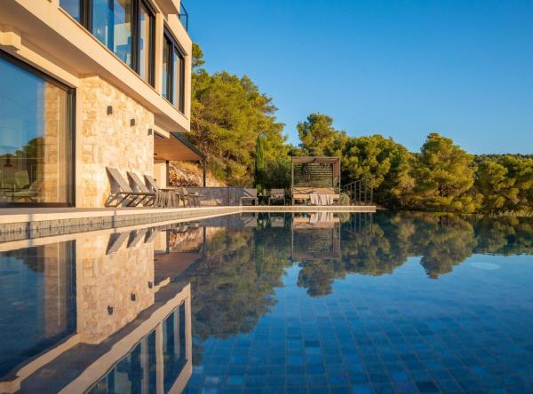 Breathtaking Villa Vis - Vis