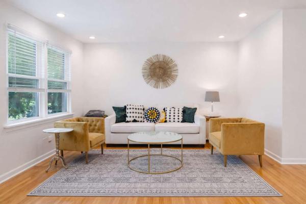 Charming 4-bed Home With Modern Touches & Porch - Louisville, KY