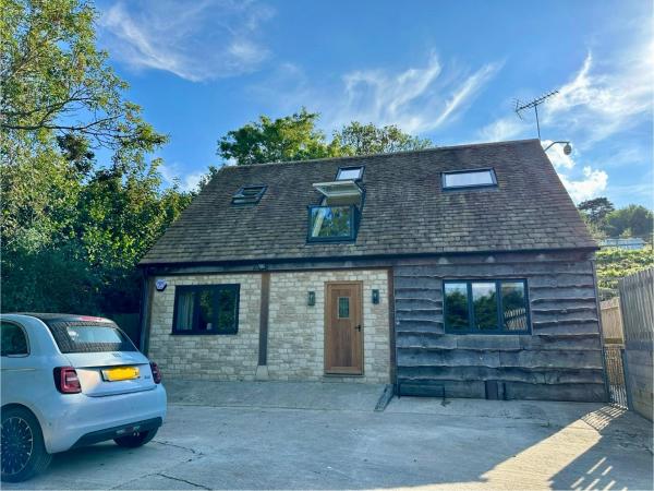 Cuckoo Penn Hideaway - Luxury Cotswold Retreat - Stroud, UK