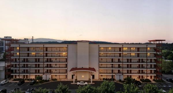 New 2 Bed 2 Bath Condo With Pool At Bms - Bristol, TN