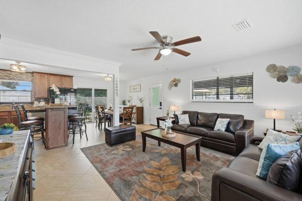 A Wave From It All: 3br Spacious Home Retreat - Mary Esther, FL