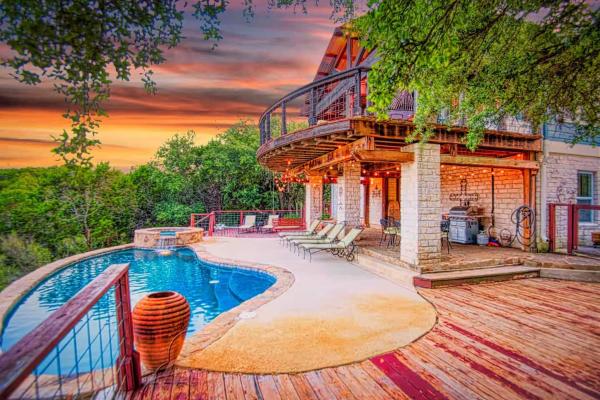 Hill Country Retreat Hot Tub, Weddings, Sleeps 14 - Dripping Springs, TX