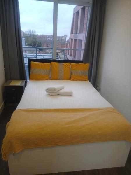 Spacious Flat In The Finchley - 트위크넘