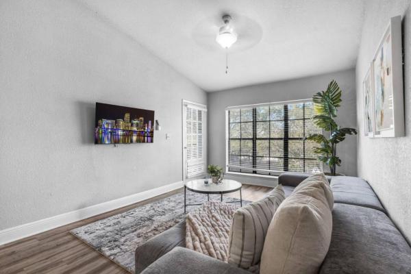 Bright 2 Br Fll Gem With Balcony And Free Parking - Pompano Beach, FL