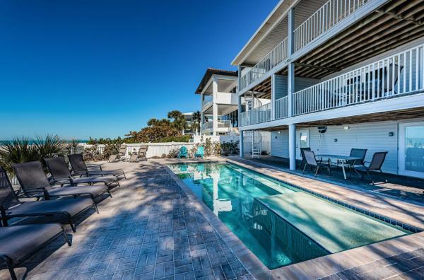 Joyce's Beachfront Penthouse - Indian Rocks Beach, FL
