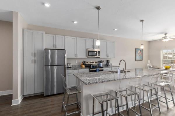 Modern 2br & 2ba Condo With Garage & Patio - Grand Rapids, MI