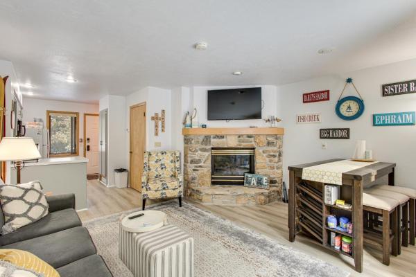 Charming Dc Getaway Steps From D’town Fish Creek - Baileys Harbor, WI