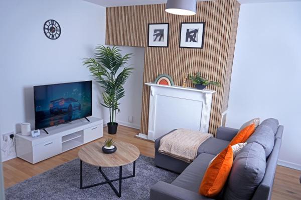 3 Bedroom House In Willenhall With Driveway Parking - Wolverhampton