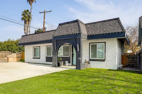 Under 1 Mi To Med Center! Stylish Home In Tulare - Tulare, CA